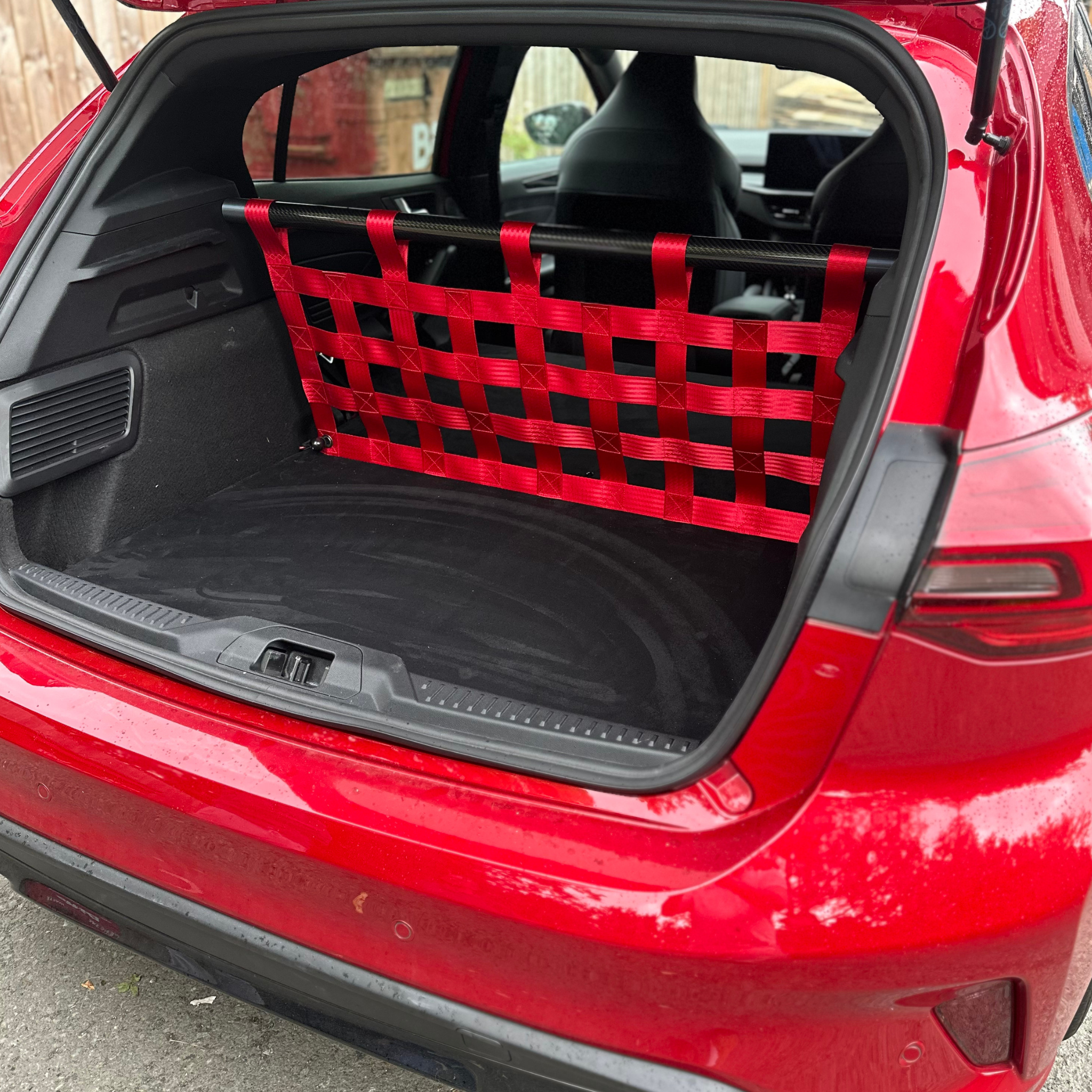Ford Focus Mk4 ST Strut Bar and Cargo Net – cargo-nets.co.uk